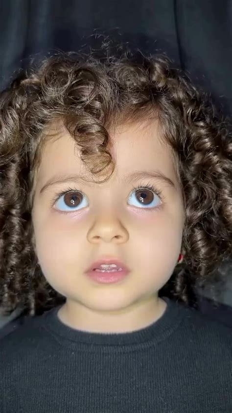 کلیپ کامل رقصیدن دختر بچه مو فرفری با آهنگ ترند