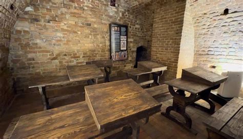 Найстаріше в Україні у Луцьку працює укриття побудоване в Xiv столітті фото Читайте на Ukr Net