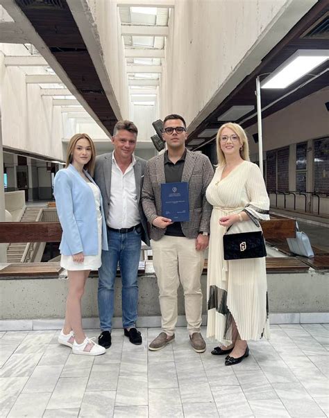 Синот на Шилегов стана магистер по римско право Reporter Mk