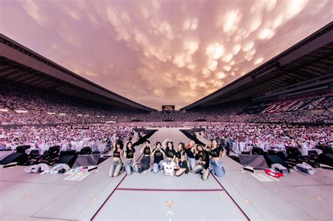 Twice Japan Official On Twitter 🌧️から☀️まで奇跡の大阪2日目の公演が終わりました！ 全ての瞬間が感動的