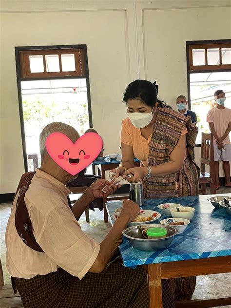 ရခိုင်ပြည်နယ်ရှိ ဘိုးဘွားရိပ်သာတစ်ခုမှ ဘိုးဘွားများအတွက် တတ်နိုင်သလောက်လေး ထောက်ပံ့လှူဒါန