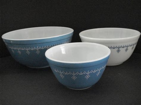 Pyrex Snowflake Pattern Wish List