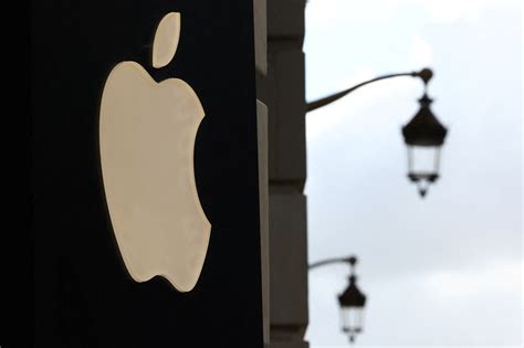 Apple To Allow Downloads Outside App Store In Eu With New Fees😦