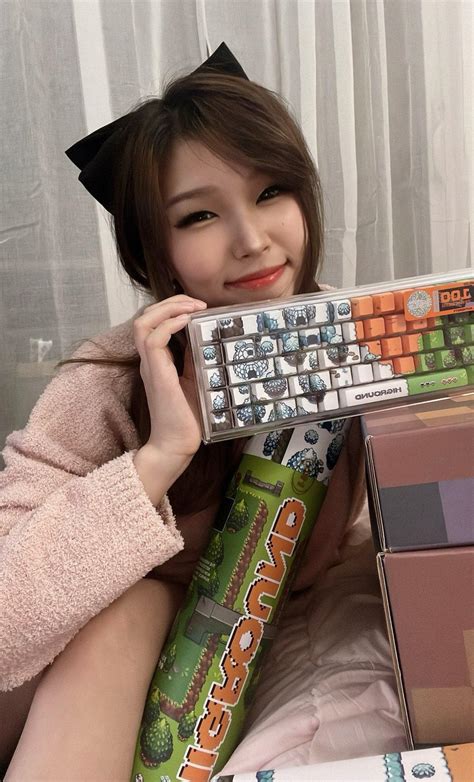 Hyoon Rofflinetvgirls