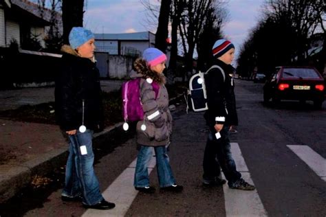 Зачем нужны светоотражатели на одежде