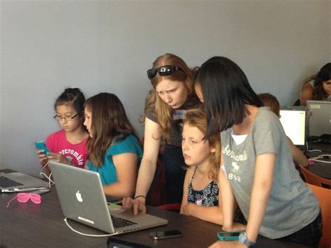girls learning code explores webmaking mozilla foundation