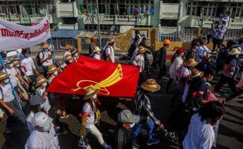 ရဲနှင့်စစ်တပ်၏ အကြမ်းဖက်ပစ်ခတ်မှုကြောင့် သေဆုံးသွားသည့် မောင်ဝေယံထွန်းအတွက် လွမ်းသူပန်းခွေခ