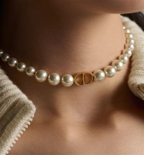 30 Montaigne Short Necklace Gold Finish Metal And White Resin Pearls Dior