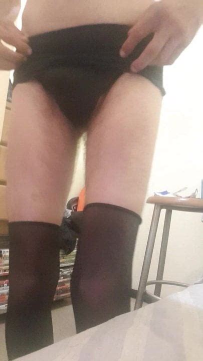 검은 색 팬티와 섹시한 치마를 입은 팬티 소년 xHamster