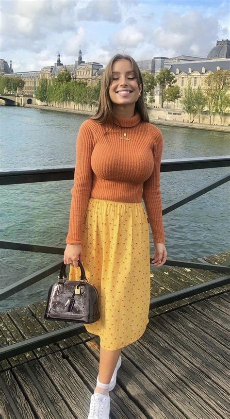 Sweater R2busty2hide