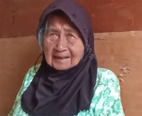 Viral Nenek Ini Peragakan Gaya Potongan Cepmek Ala Dilan Kw