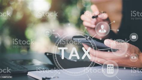 연간 세금 공제 세율 계산 및 사업 재정 예산 개인 및 기업을위한 효과적인 세금 공제 계획 아이디어 주세를 계획하는 사업가 데이터 분석 경제에 대한 스톡 사진 및 기타