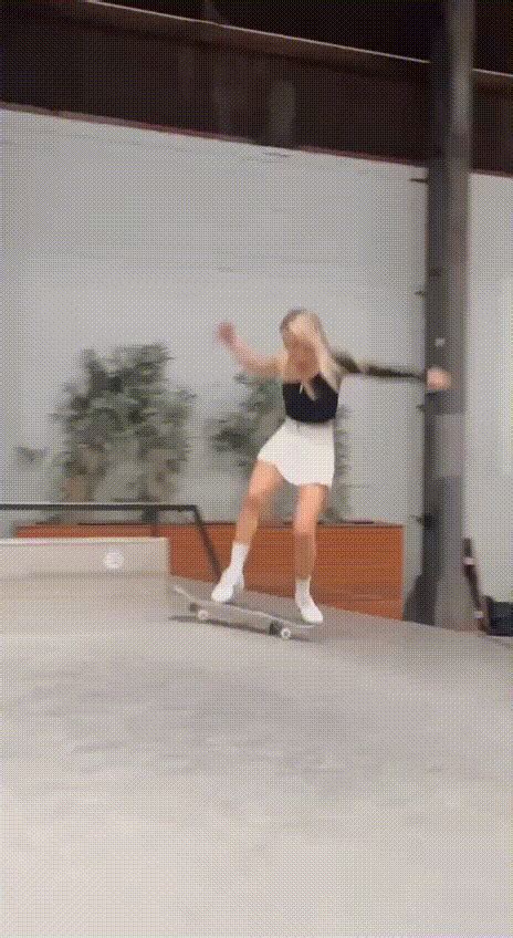 скейт спортивные девушки гиф анимация гифки ПРИКОЛЬНЫЕ  анимашки смешные картинки