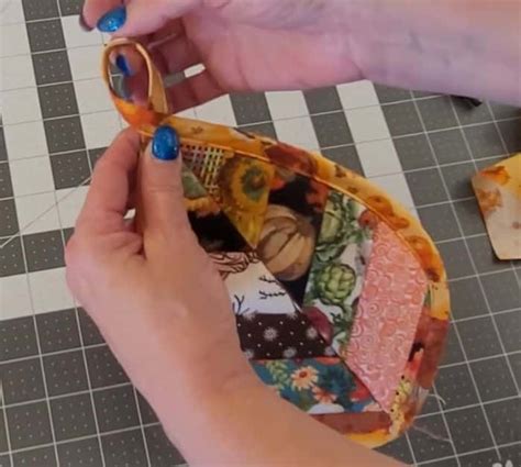 Scrappy Autumn Leaf Potholder Sewing Tutorial Diy Joy
