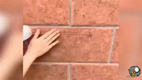 چسباندن آجر به دیوار با چسب نواری