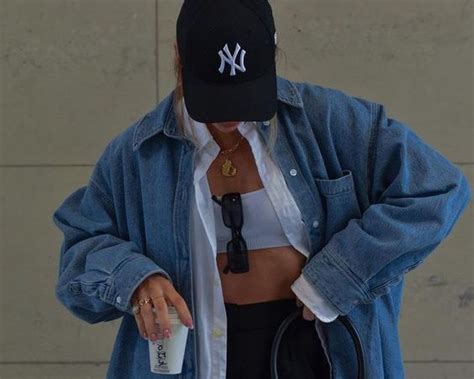 Дизайнер назвав пять речей які ніколи не вийдуть з моди Читайте на Ukr Net