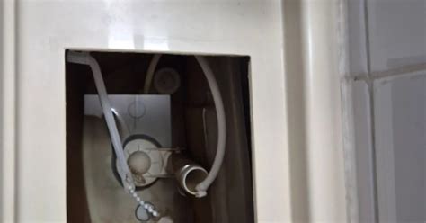 변기 내부 레버가 고장나서 며칠 수동으로 쓰다가 수리 요청했는데 당일 수리임에도 친절하고 빠르게 수리해주셔서 너무 감사드립니다 숨고 숨은고수