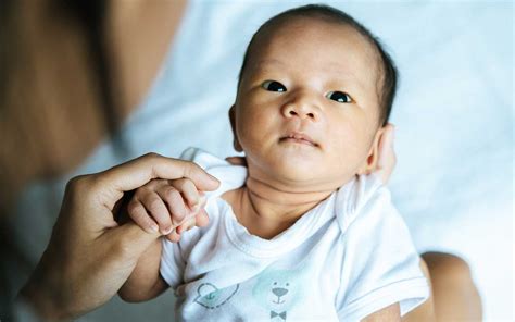 How A Newborn Care Specialist Can Help You Thrive During The Newborn