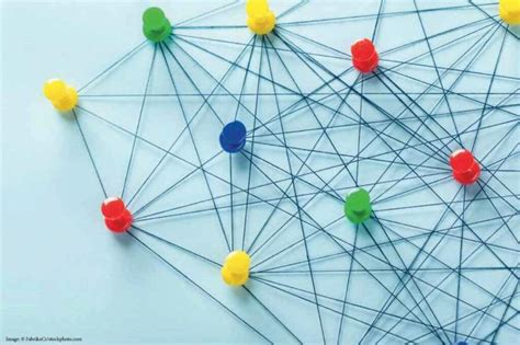 Intelligently Linking Information With The Help Of Knowledge Graphs