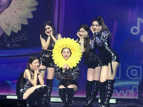 200117 Itzy At Showcase Tour Itzy Itzy In Los Angeles Itzy Style Fashion