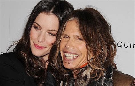 Собака резко вскочила с места и начала лизать лицо хозяина лапами топтать грудь и скулить