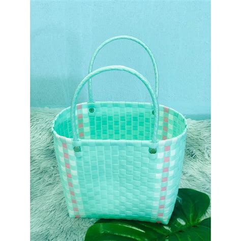 กระเป๋าสานพลาสติกสวยๆ ไม่ติดการ็ตูน ขนาด 12 X 21 X 22 ซม Shopee Thailand