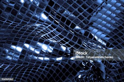 텍스처 배경 패턴입니다 파란색의 큰 반짝임과 직물입니다 이러한 산발적 반짝 일부 스타일을 표시 파란색과 흰색 장식 있다 폴 리 에스테 르 메쉬 기판에 분산 0명에 대한 스톡