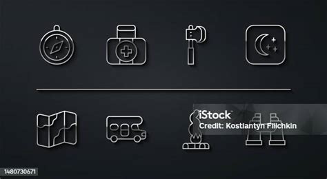 세트 라인 나침반 캠핑 및 하이킹 지도 달의 별 캠프파이어 Rv 캠핑카 차량 구급 상자 쌍안경 및 나무 도끼 아이콘 벡터 가득 찬에 대한 스톡 벡터 아트 및 기타 이미지