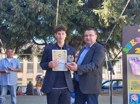 На 10 април в град Свищов бяха връчени наградите от Националния конкурс за детска рисунка „ТРИ