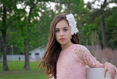 Emma Claire Boho Fashion Model Style