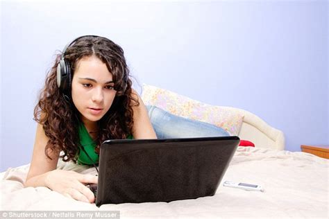 How Teenagers Are Turning To YouTube To Learn About Sex Education Daily Mail Online