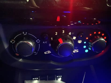 Замена лампочек подсветки блока управления климатом Лада Ларгус Fl