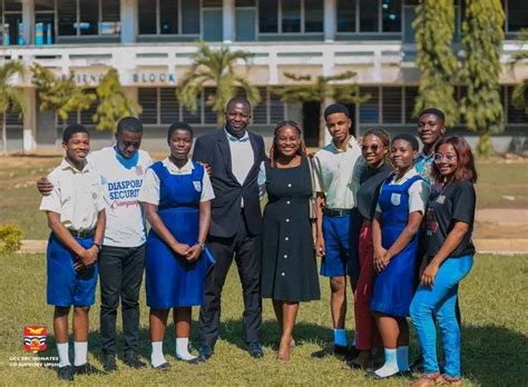 UCC SRC Donates 20 000 Cedis To University Practice Senior High School