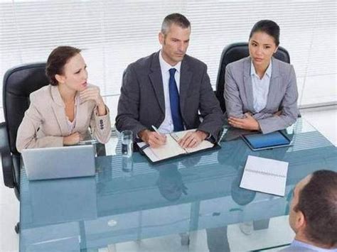 面试官9棵树要求栽10行且每行至少3棵怎么栽姑娘机智回答 面试官 面试者 面试 新浪新闻