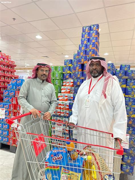 بالصور صحيفة شبكة نادي الصحافة تتجول في اقسام متاجر العروض بالدمام