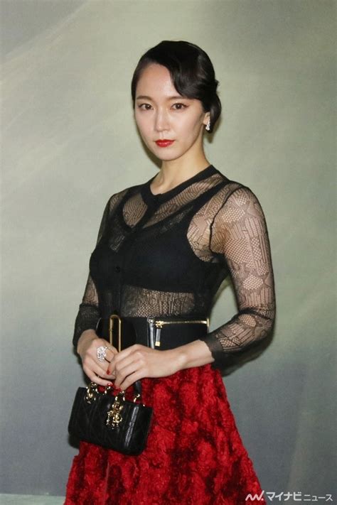 吉岡里帆、胸元大胆なドレスで露出大披露 コピ速