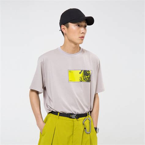 新衣城 ROARINGWILD 2019SS咆哮野兽工业感渐变印花男女短袖T恤潮 虎窝淘