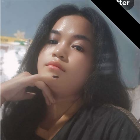 ស្រី មុំ