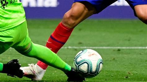 عجیب‌ترین لباس‌هایی که در فوتبال ممنوع شد عکس