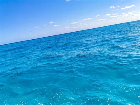 蓝绿松石的海浪墨西哥的海纹 库存图片 图片 包括有 金塔纳 干净 墨西哥 海岛 坎昆 颜色 254329363