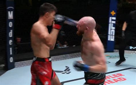阿尔法男团的招牌右拳博尔谢夫第二回合TKO马合沙特直播实时片段 UFC终极格斗冠军赛官方 UFC终极格斗冠军赛官方 哔哩哔哩视频