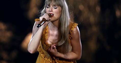 Charts Taylor Swift Bests Kanye West Again Beating Longtime Rival Handily For Number 1 With 4