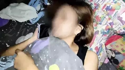 Kinantot Habang Kausap Ang Kanyang Asawa Porn Xhamster
