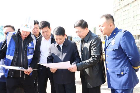 3月27日市委书记申洪业深入项目建设现场进行调研