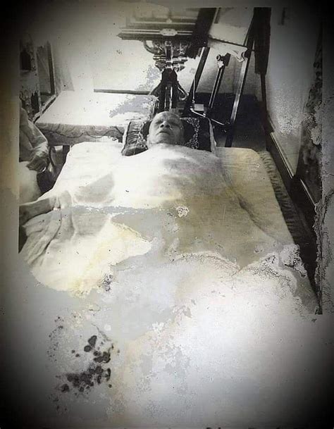 รูปนี้จัดว่าหาชมยาก หลวงพ่อสด วัดปากน้ำ กรุงเทพฯ รูปถ่ายเมื่อครั้งหลวงพ่อถึงแก่มรณภาพลง เมื่อ