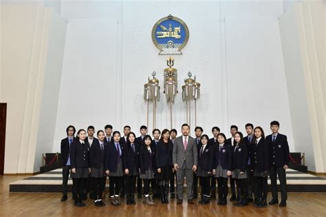 Нийслэлийн Ерөнхий боловсролын 19 р сургуулийн сурагчид Төрийн ордонд зочилжээ