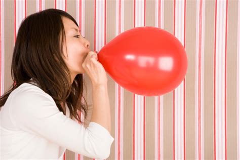 여자 불기 바라요 풍선 불기에 대한 스톡 사진 및 기타 이미지 불기 풍선 30 34세 Istock