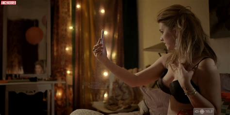 Naked Marie Eve Perron In Les Simone