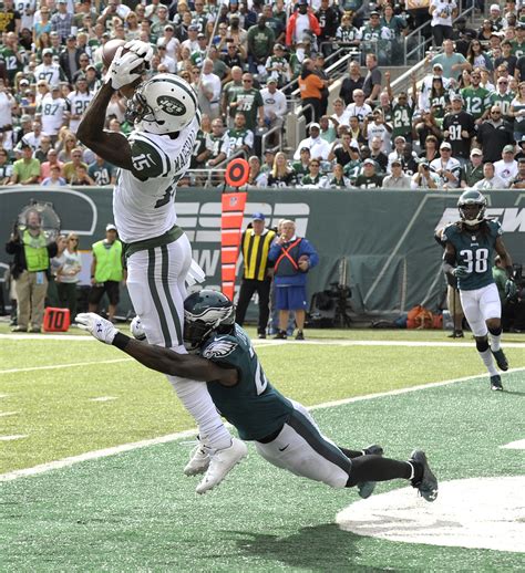 Sproles Defense Help Eagles Beat Jets For 1st Win 24 17 Sports