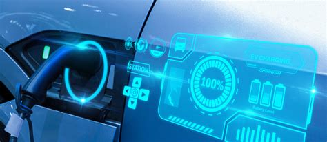 그래픽 디스플레이 다이어그램 Ev 충전소 녹색 에너지 블루 파워 전기 에너지 기술 및 Ev 자동차 개념이있는 역에 전원 케이블 공급 장치를 꽂은 전기 자동차 충전소 0명에